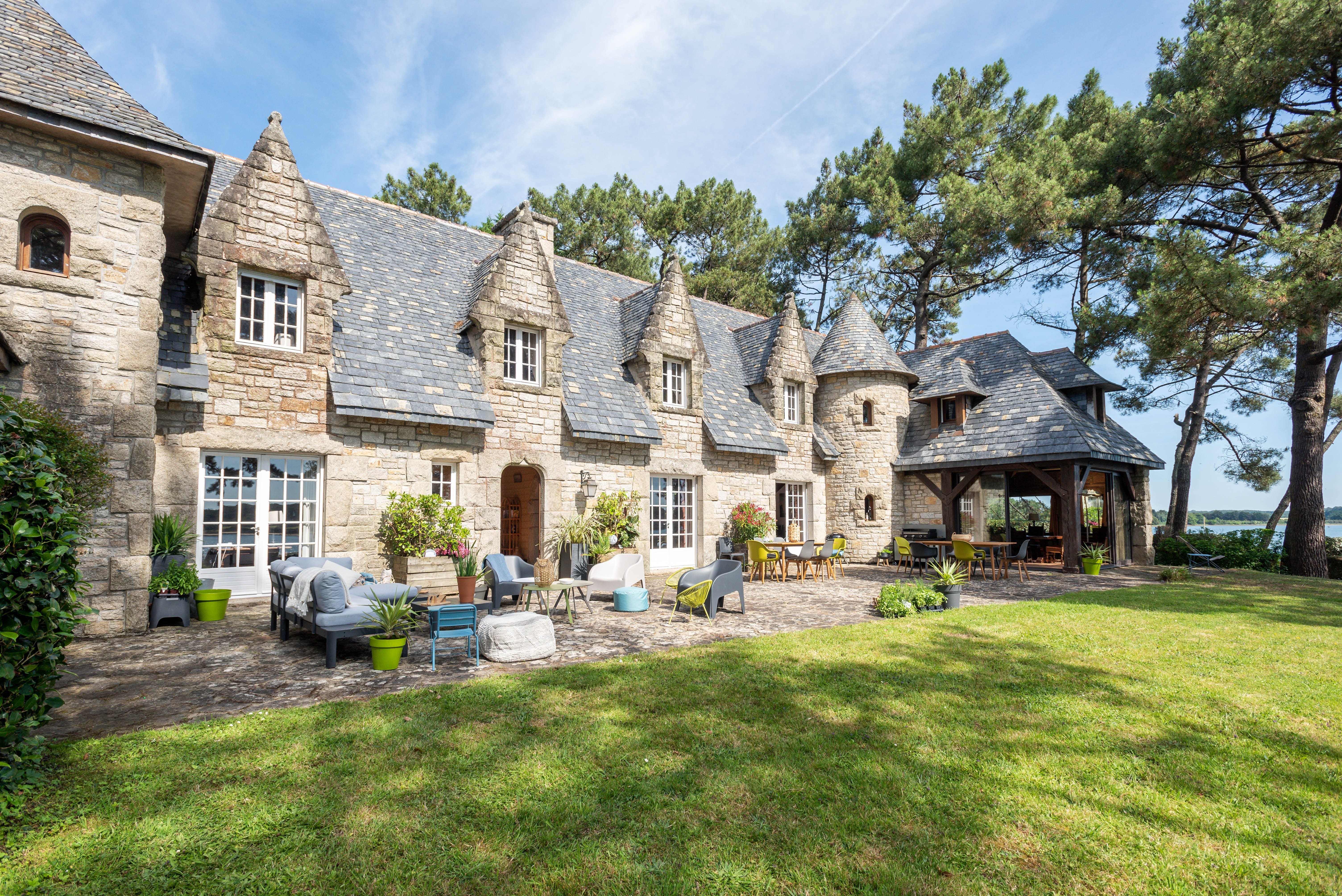 Maison Champagne | Luxury Villa in Baden, France - Fivestar.ie