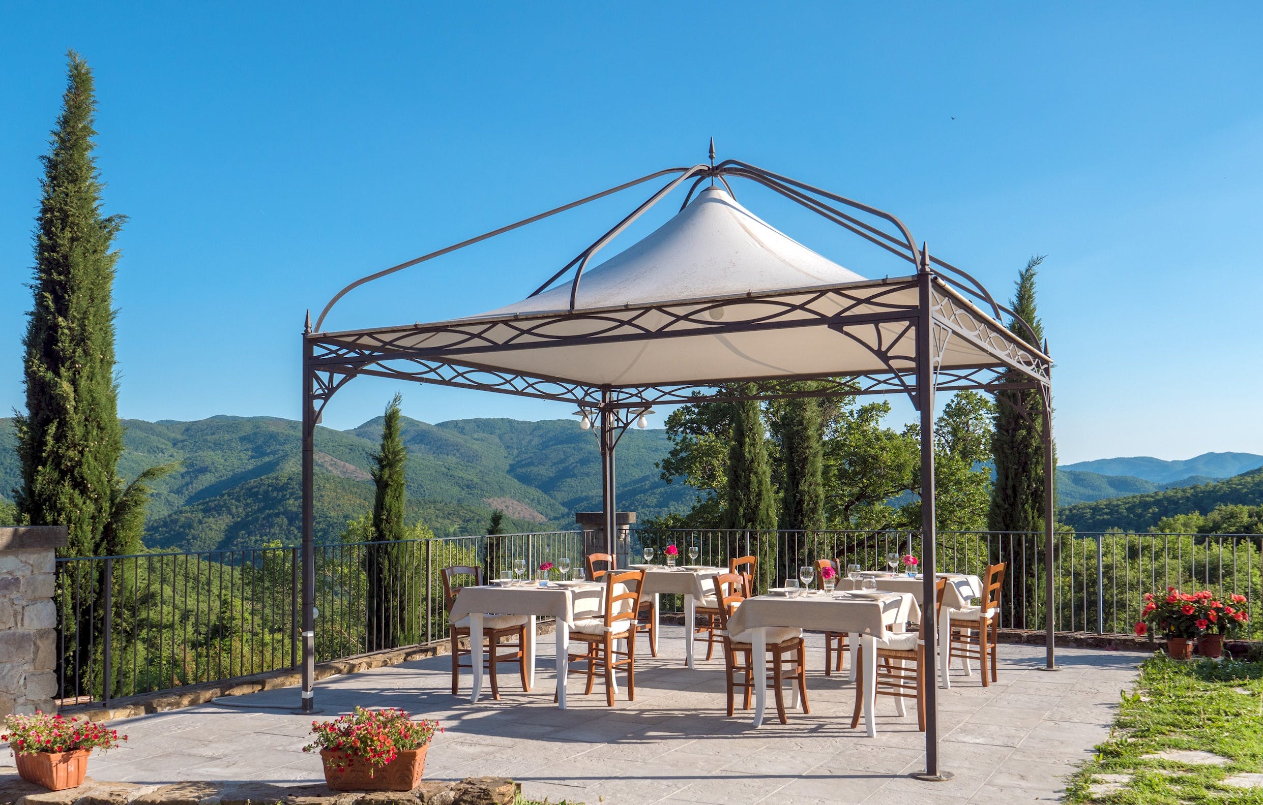 A Comet at Twilight | Luxury Villa in Arezzo, Italy - Fivestar.ie