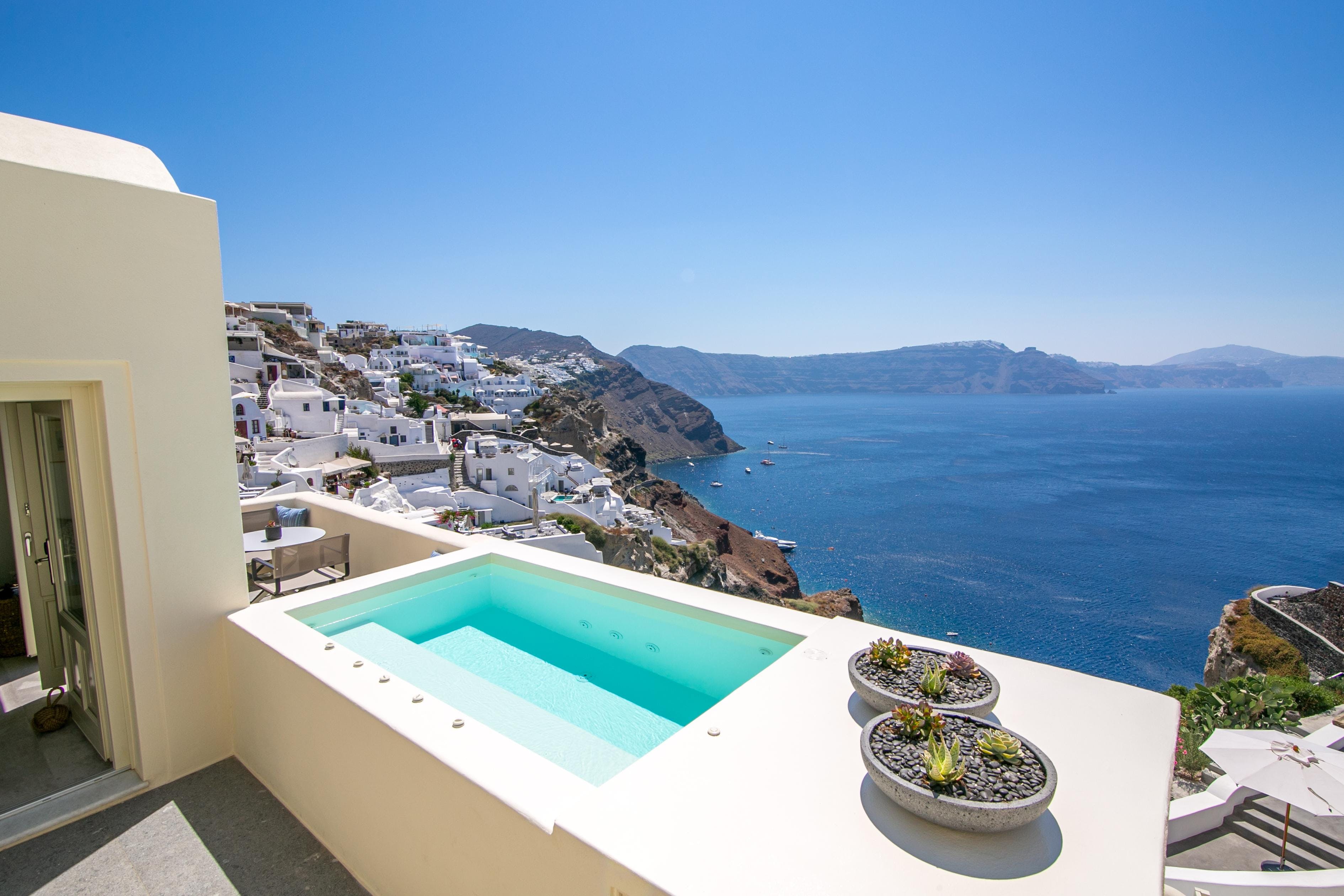 Corinthian Base | Luxury Villa in Oia, Greece - Fivestar.ie