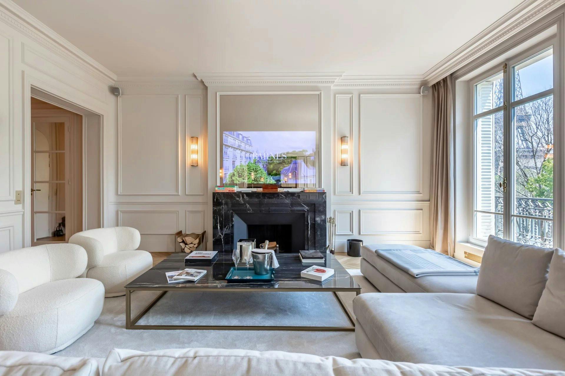 Riverside Serenity | Luxury Villa in Paris, France - Fivestar.ie