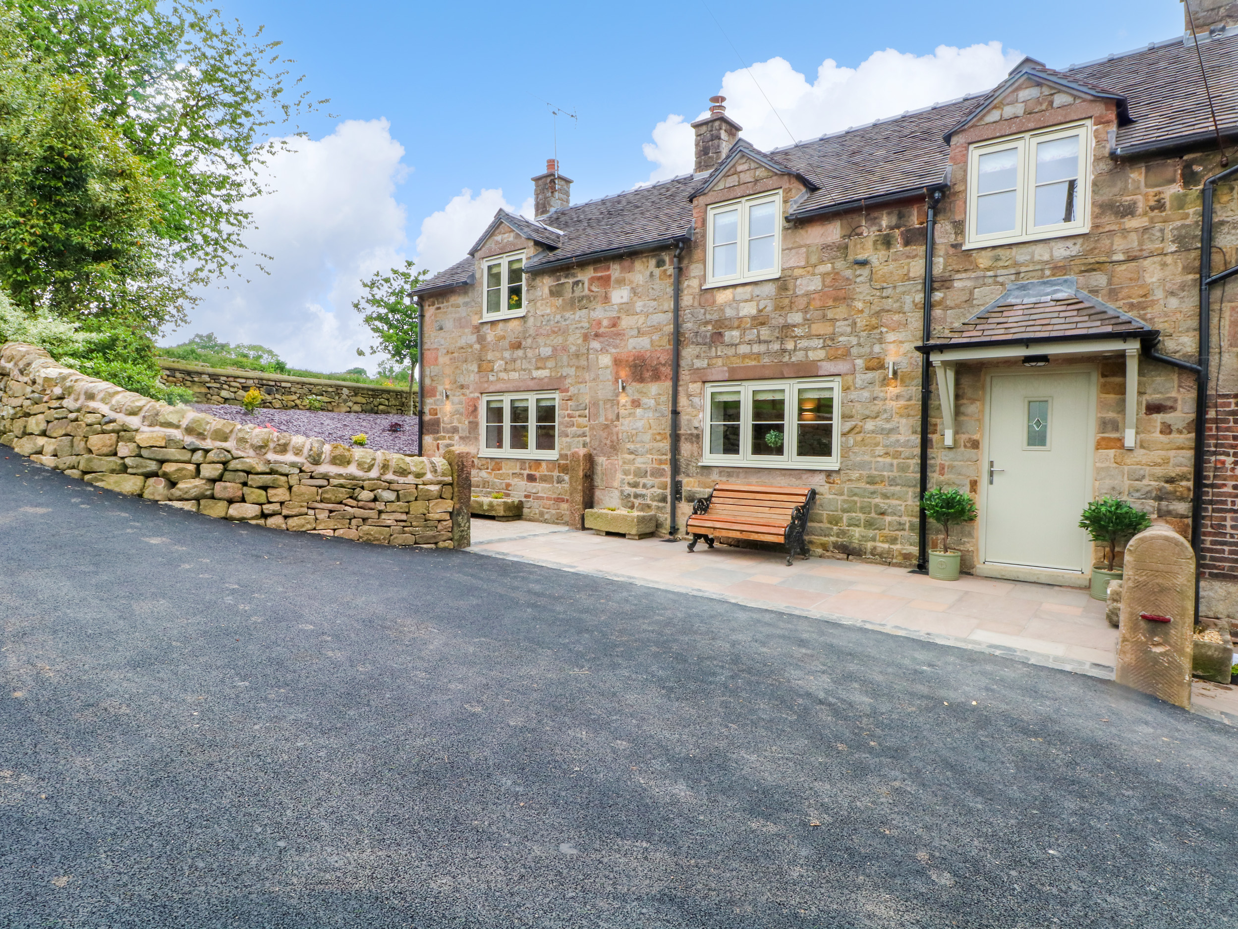 Small Lane Cottage | 5-Star Self-Catering Endon - Fivestar.ie