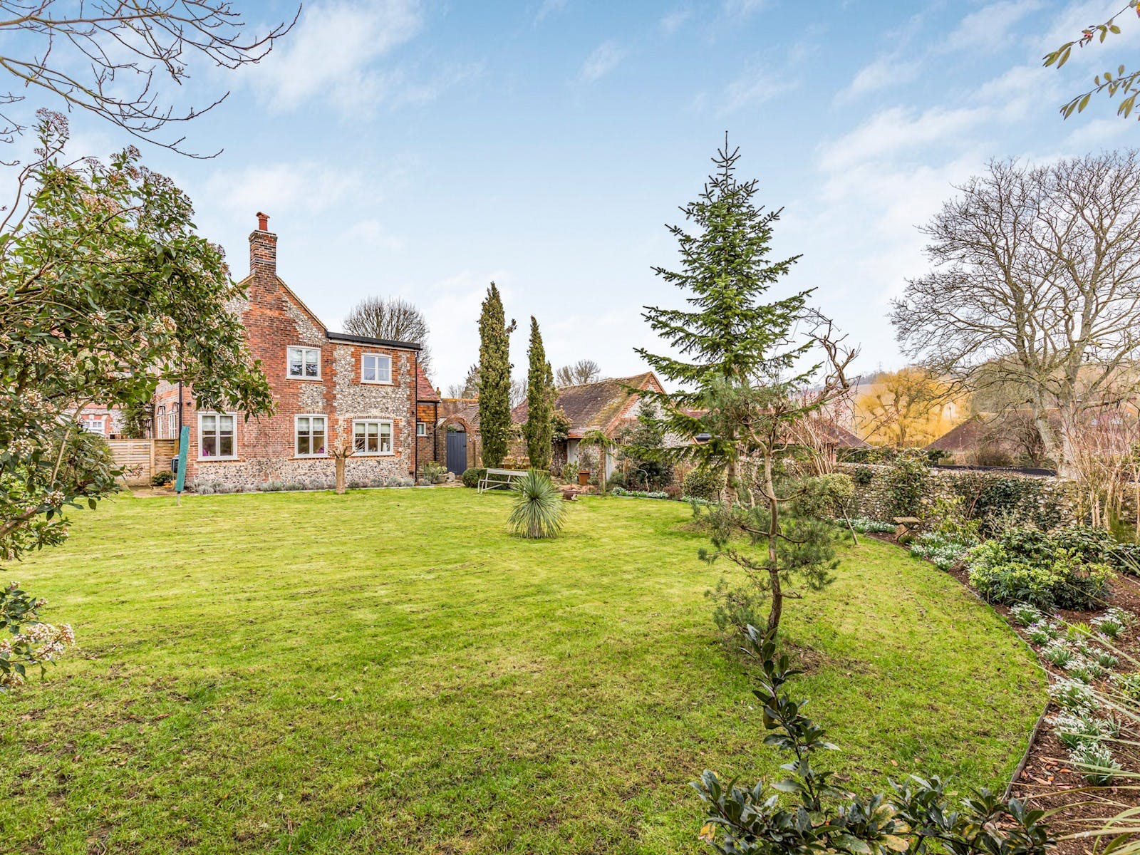 The Magnificent March | 5-Star Self-Catering West Marden - Fivestar.ie