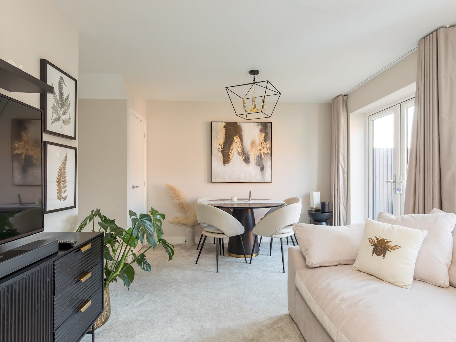 Joy & Ease | 5-Star Self-Catering Warfield - Fivestar.ie