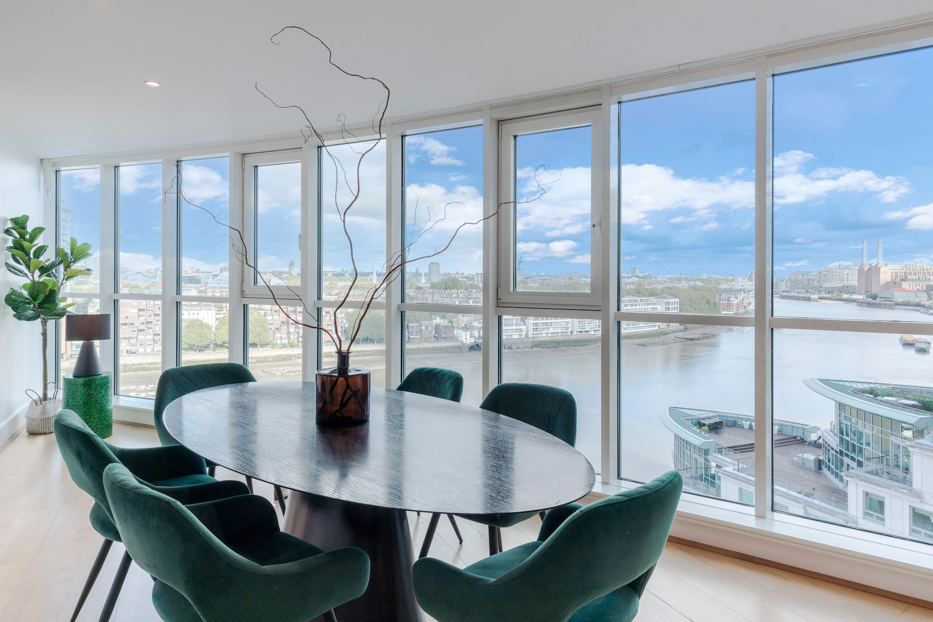 River & Glass | 5-Star Self-Catering London - Fivestar.ie