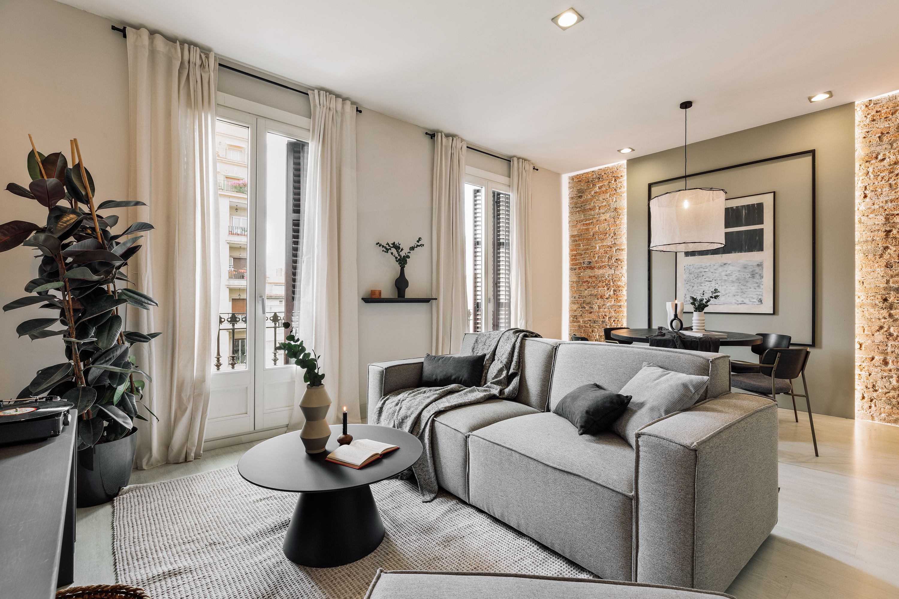 Eixample Elegance | Luxury Villa in Barcelona, Spain - Fivestar.ie