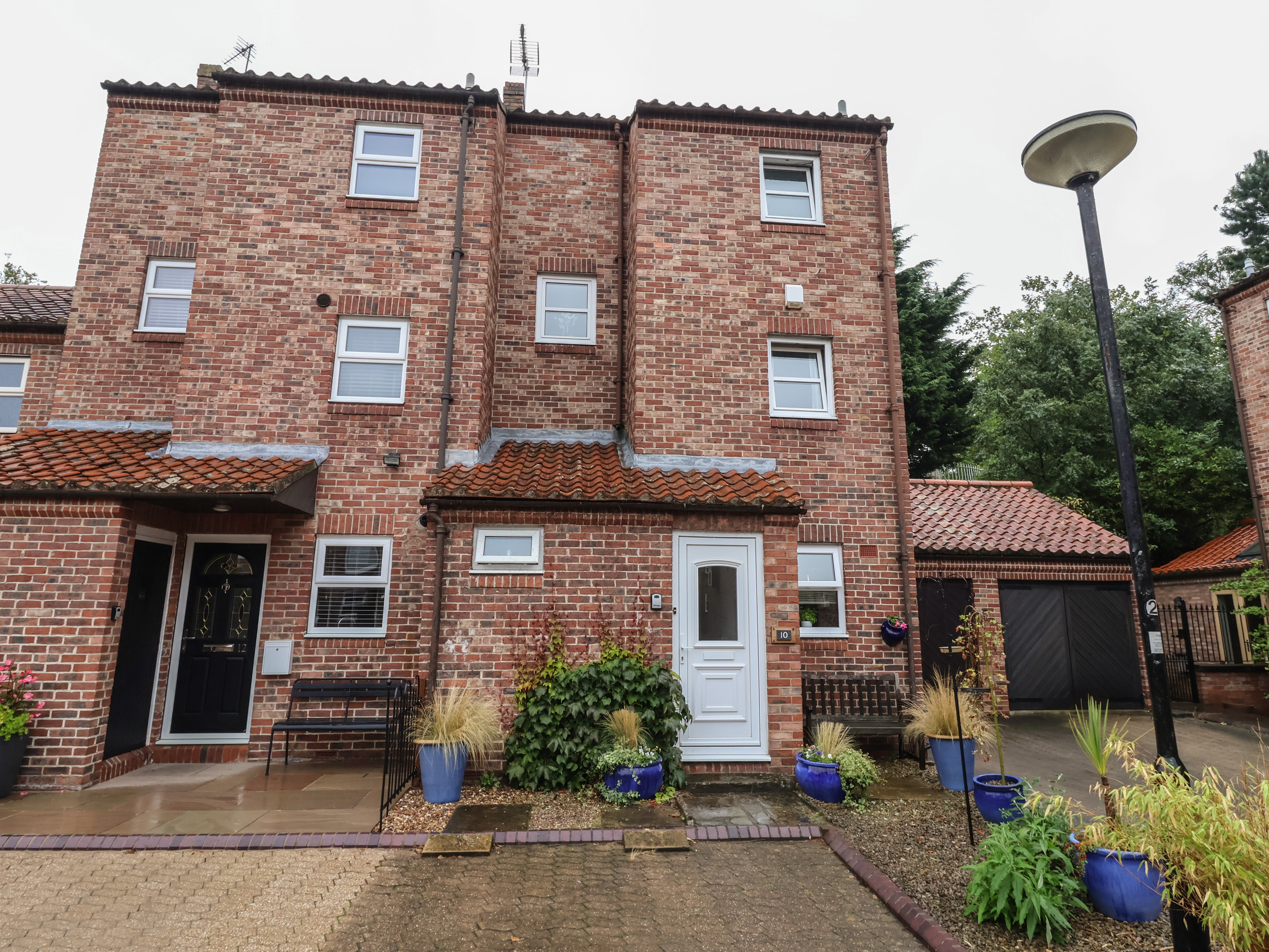 New Tower House- 10 Pear Tree Court | 5-Star Self-Catering York ...