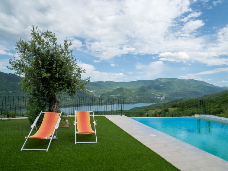 Bomba vista lago 7 Apartment 2 | Luxury Villa in Bomba, Italy - Fivestar.ie