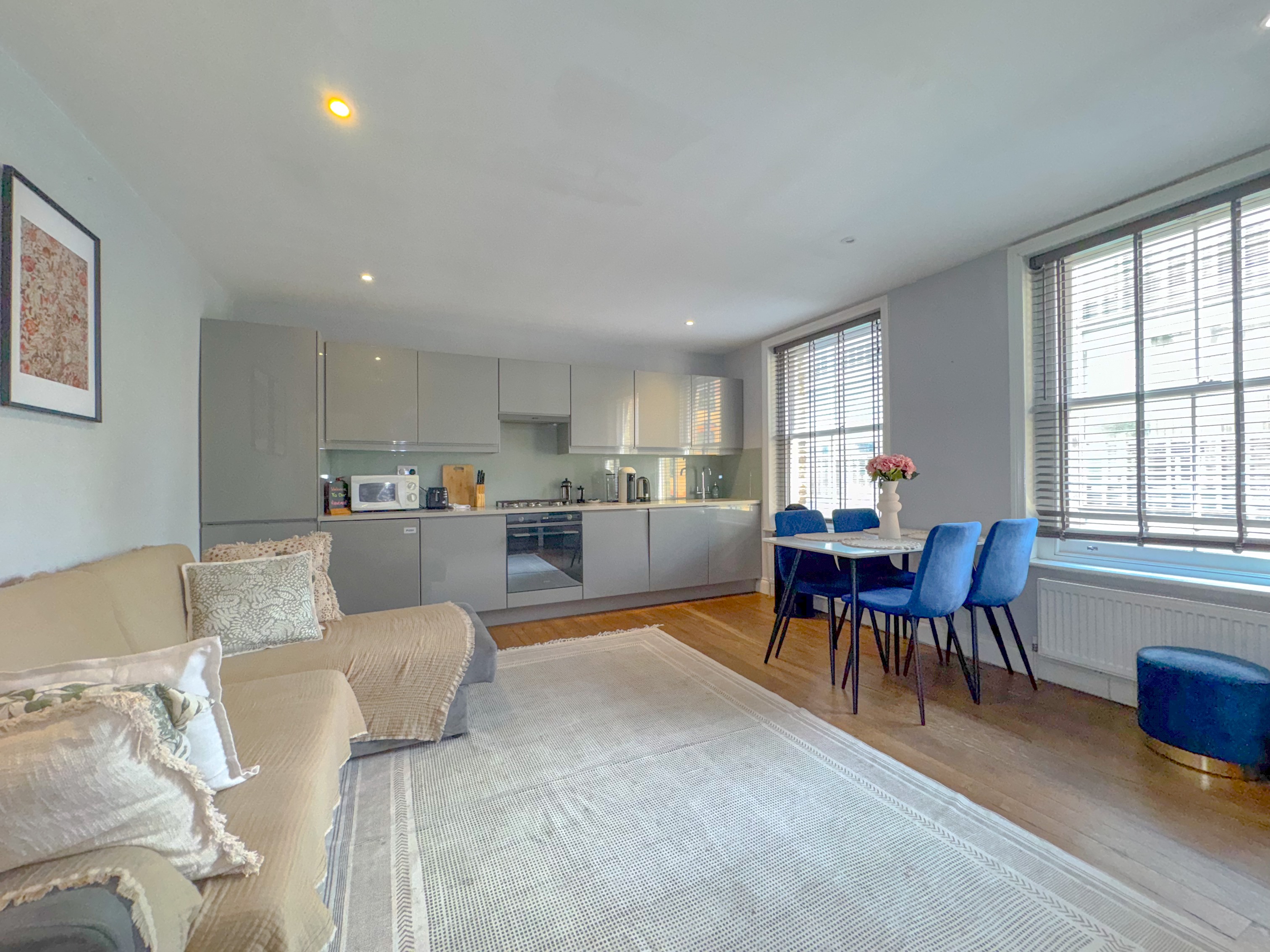 Soho Lights | 5-Star Self-Catering London - Fivestar.ie