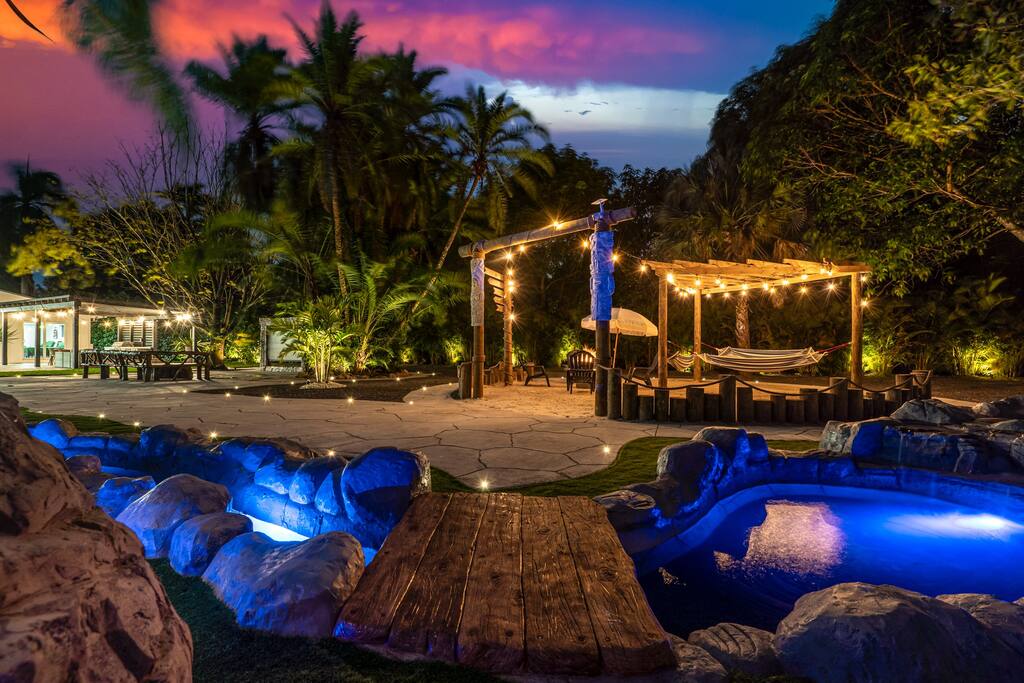 Paradise Grotto | Luxury Vacation Rental in Miami, USA - Fivestar.ie