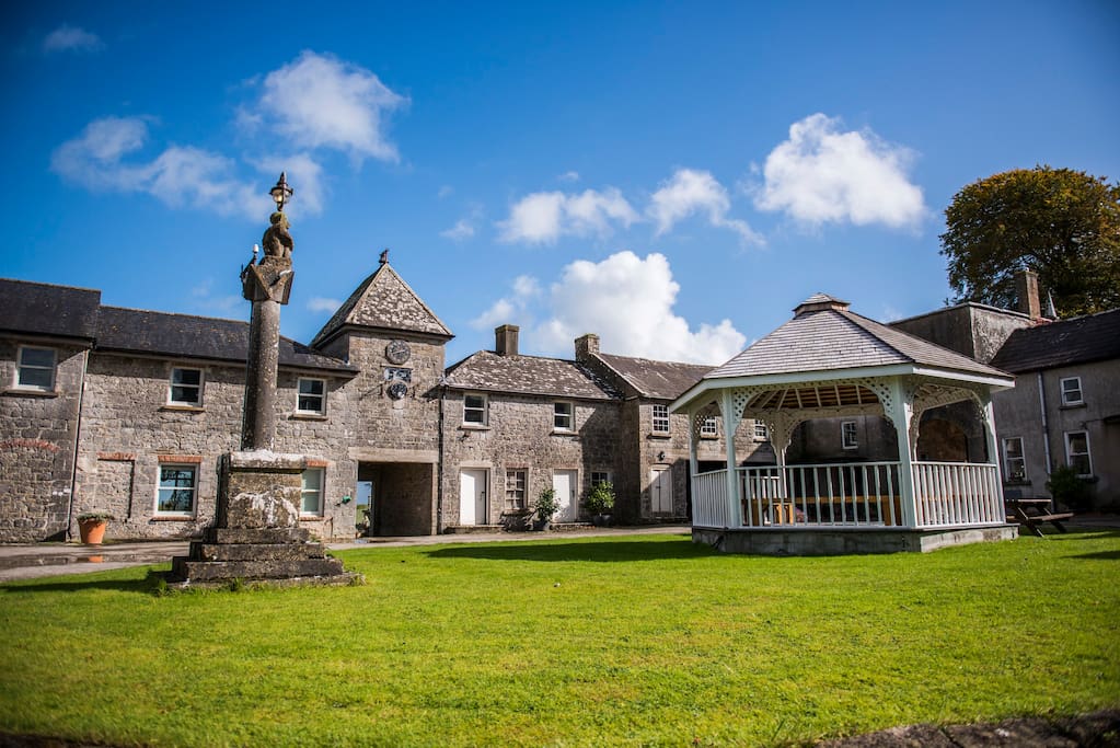 Springfield Castle | 5-Star Self-Catering Drumcollogher - Fivestar.ie