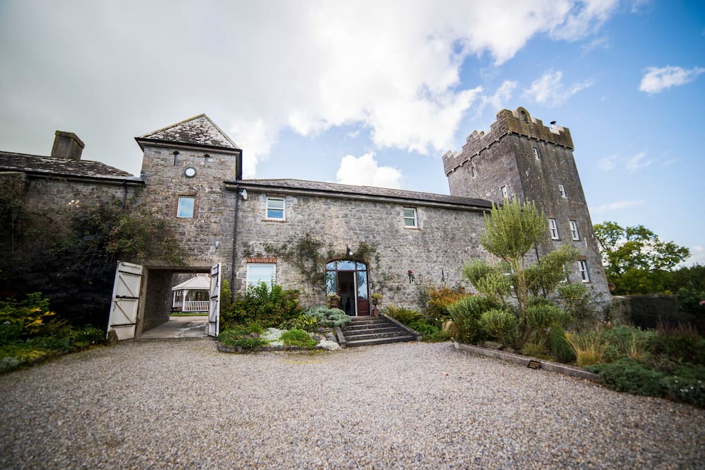 Springfield Castle | 5-Star Self-Catering Drumcollogher - Fivestar.ie