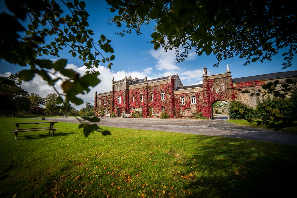 Springfield Castle | Group Accommodation in Drumcollogher - Fivestar.ie