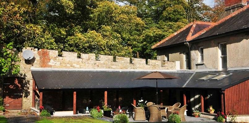 Bansha Castle | Group Accommodation in Bansha - Fivestar.ie