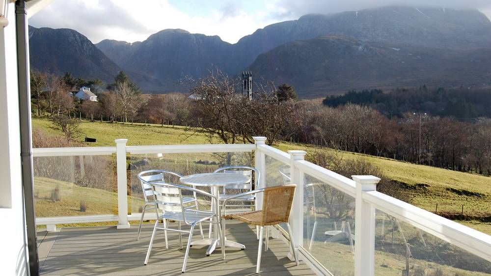 Luxury Houses for Sale Dunlewey, Co. Donegal | Dunlewey Lake Cottage ...