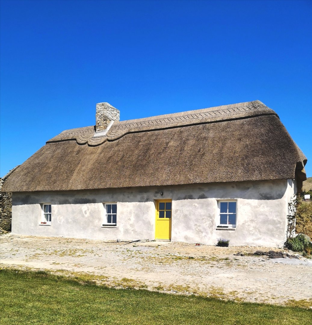 Thatched Cottage with panoramic views | 5-Star Self-Catering ...