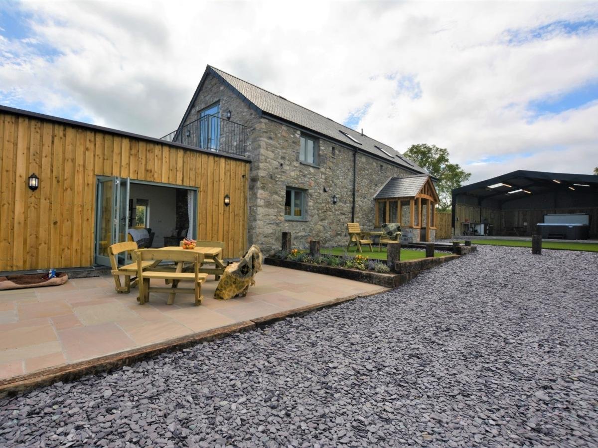 Barn in North Wales | 5-Star Self-Catering Denbigh - Fivestar.ie